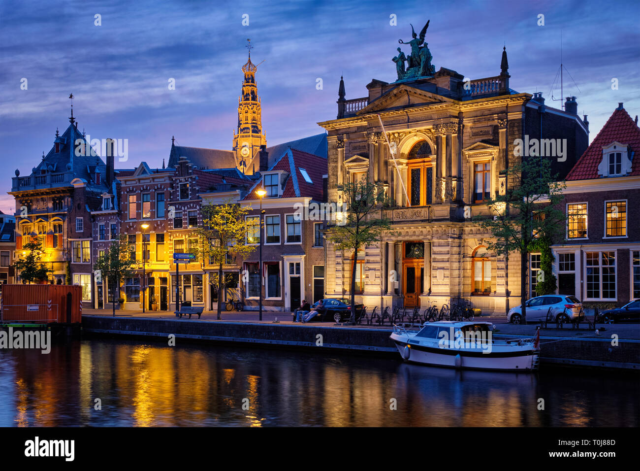 Harlem houses night hi-res stock photography and images - Alamy