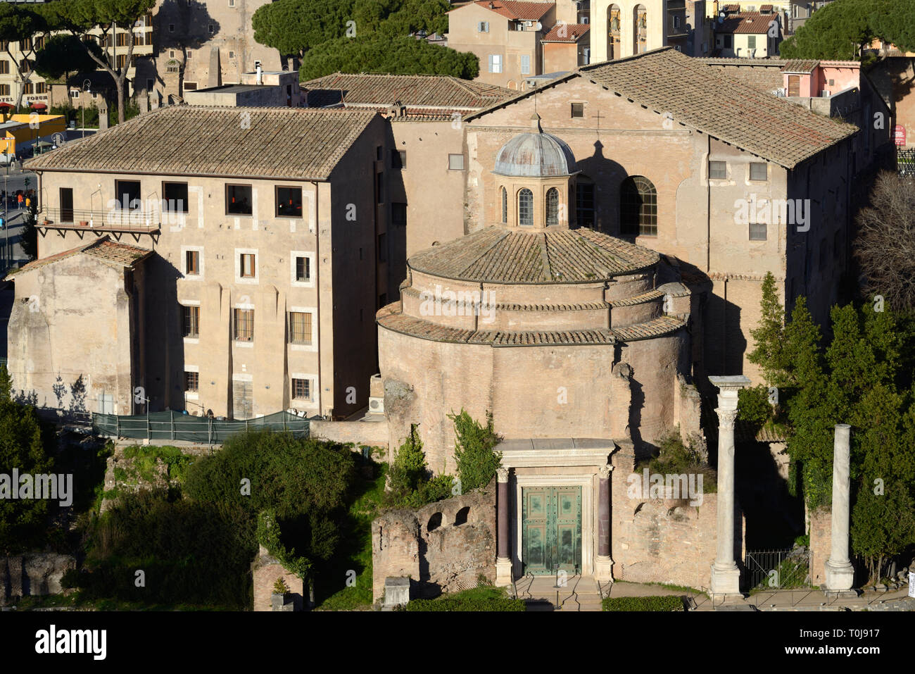 Circular temple hi-res stock photography and images - Alamy