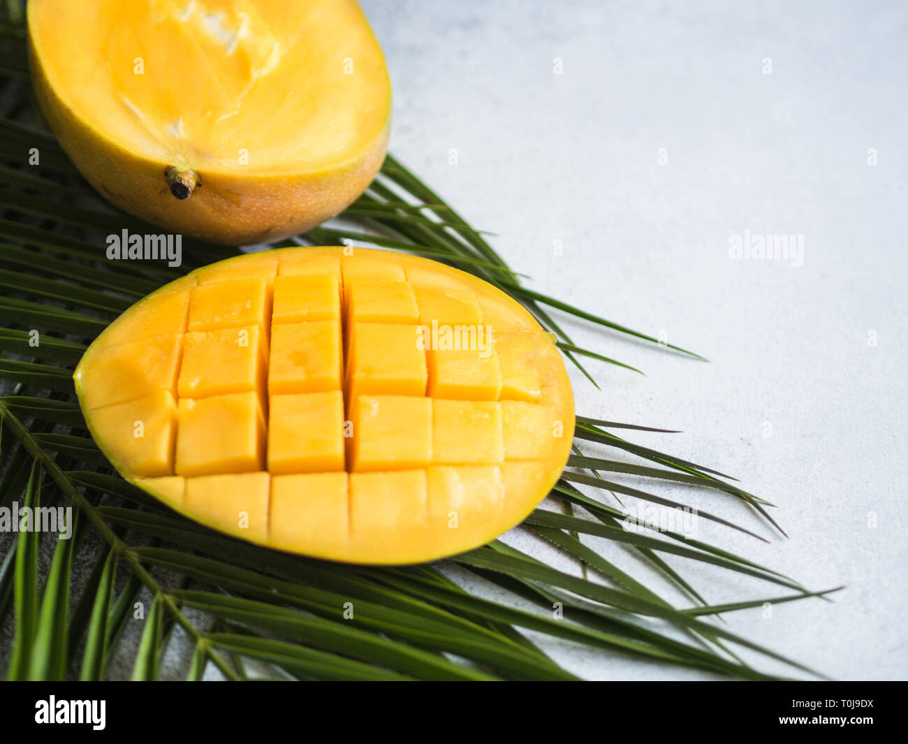 Mango slice hi-res stock photography and images - Alamy