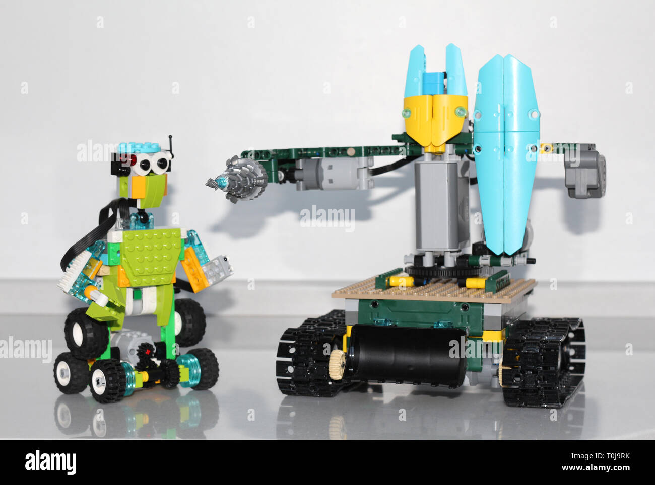 Model a robot with your own hands. Child development. Robotics for ...