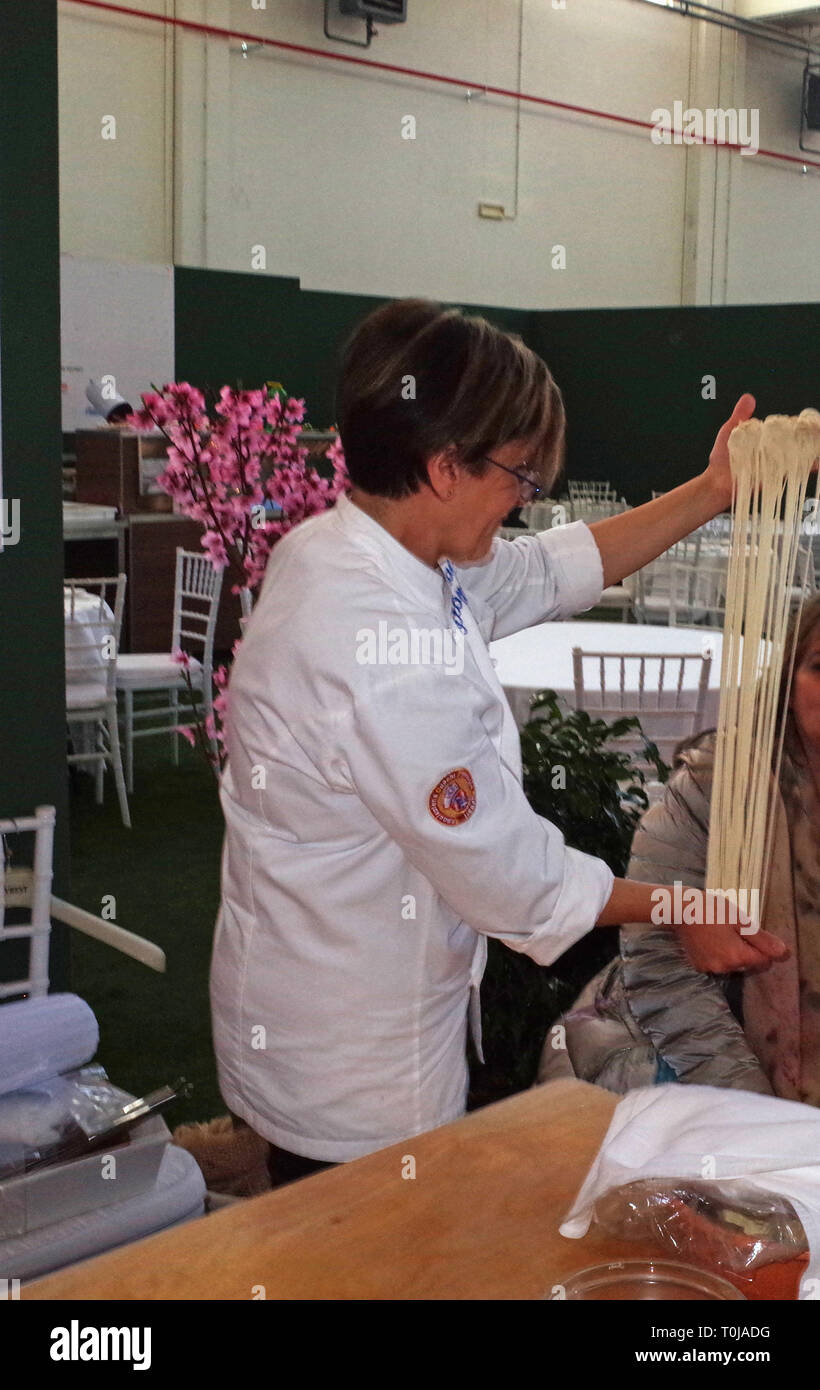 Filindeu, traditional handmade pasta of Nuoro, Sardinia Stock Photo - Alamy