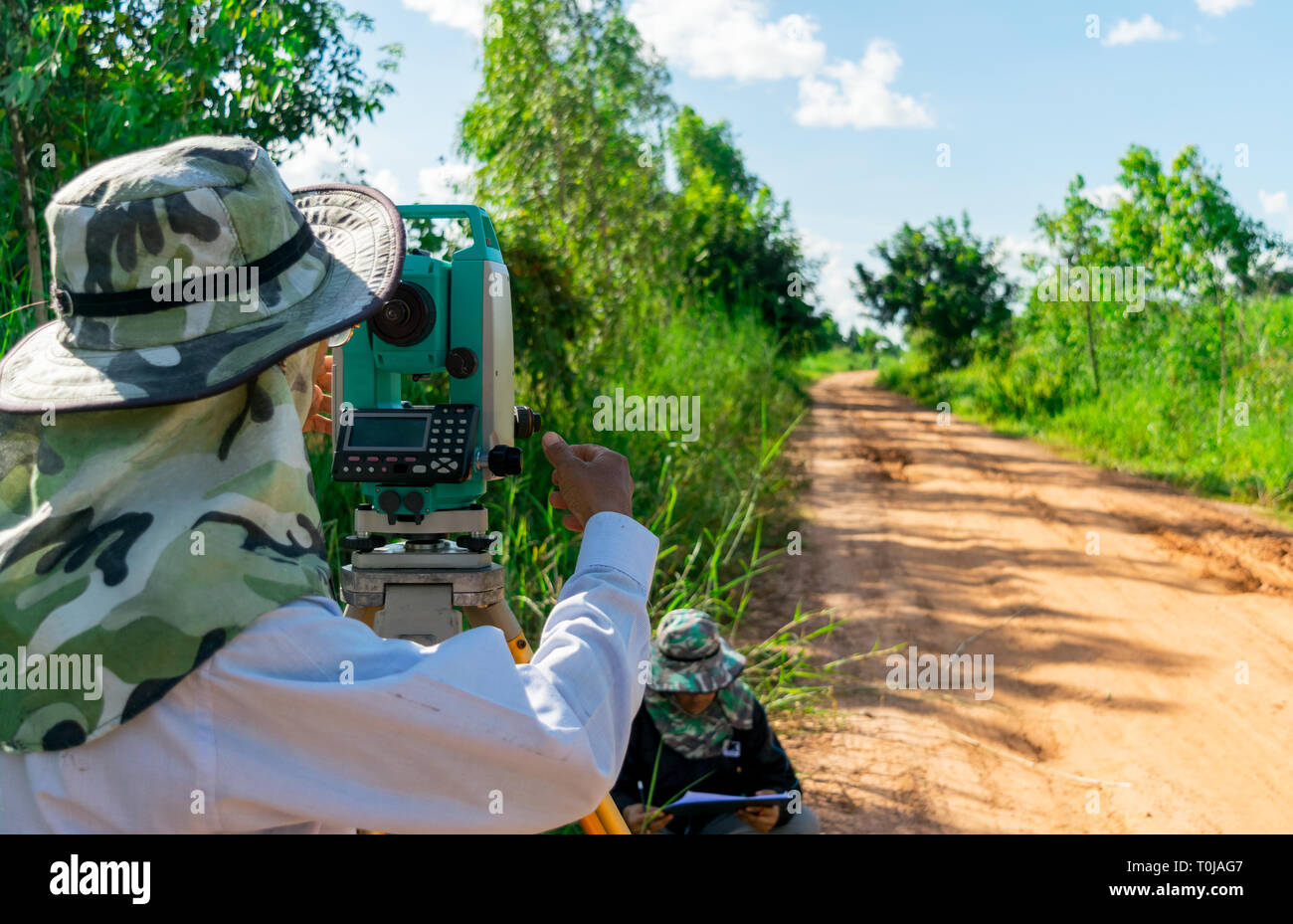 engineer is working with level-measuring instrument for survey Stock ...