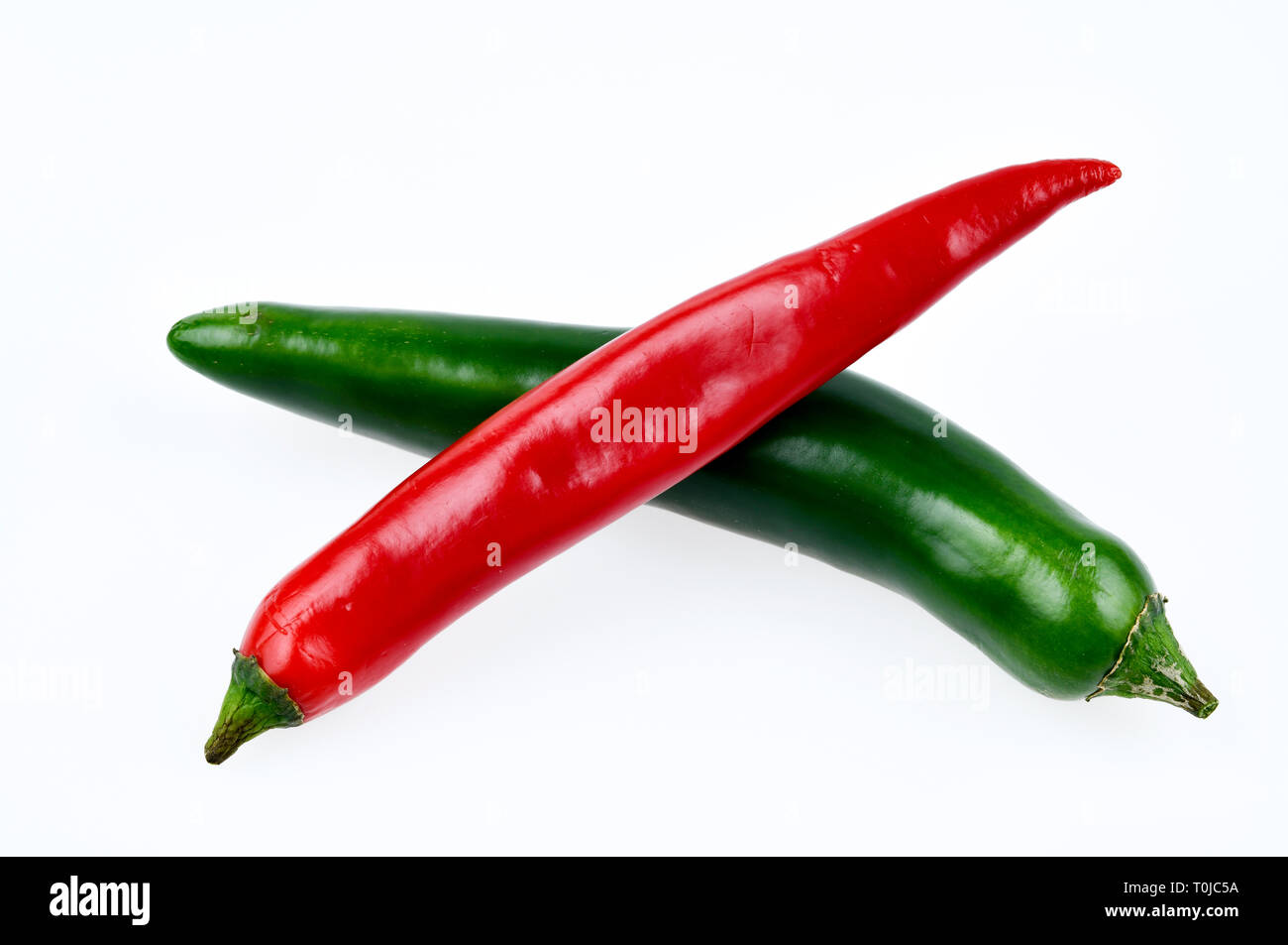 Red and green chilli pod, studio admission, Rote und grüne Chilischote ...
