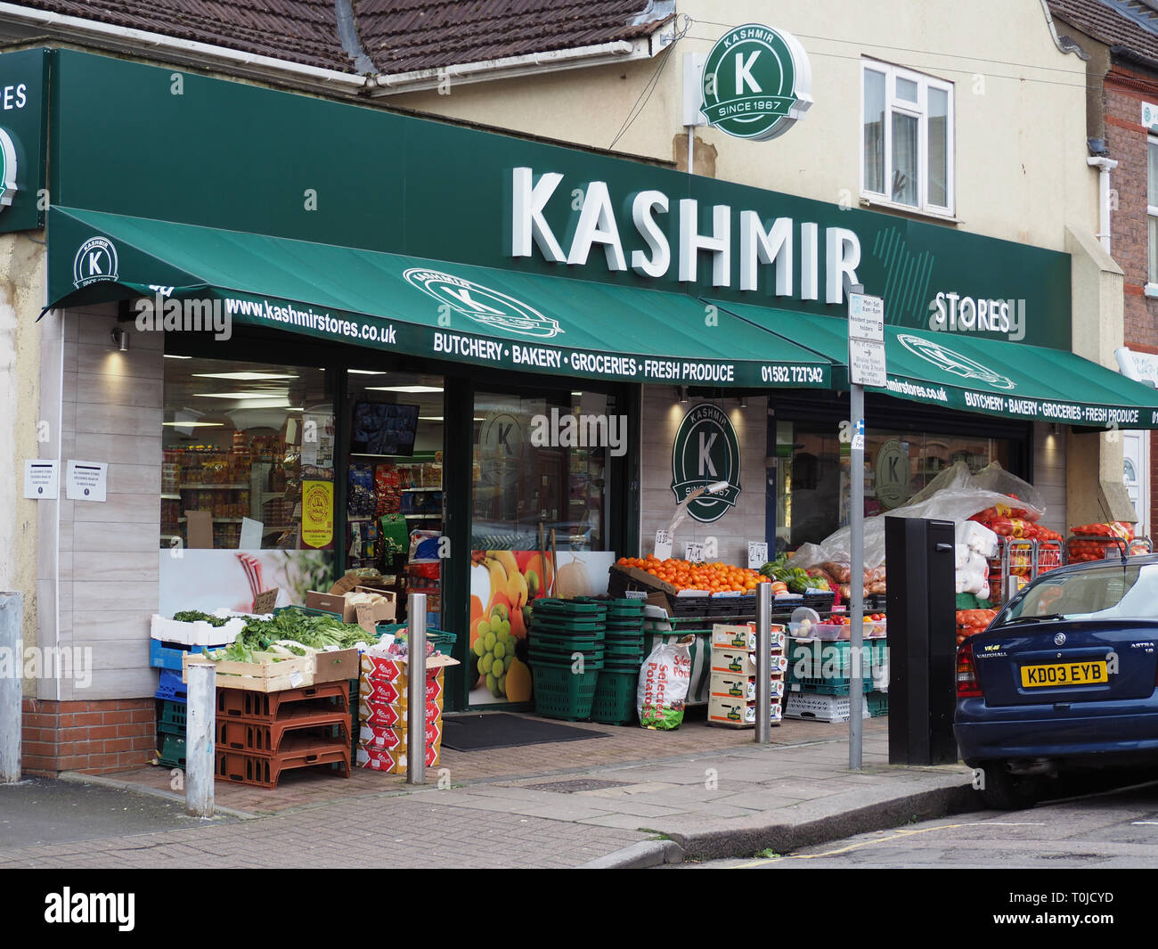 Kashmir grocery store hi-res stock photography and images - Alamy