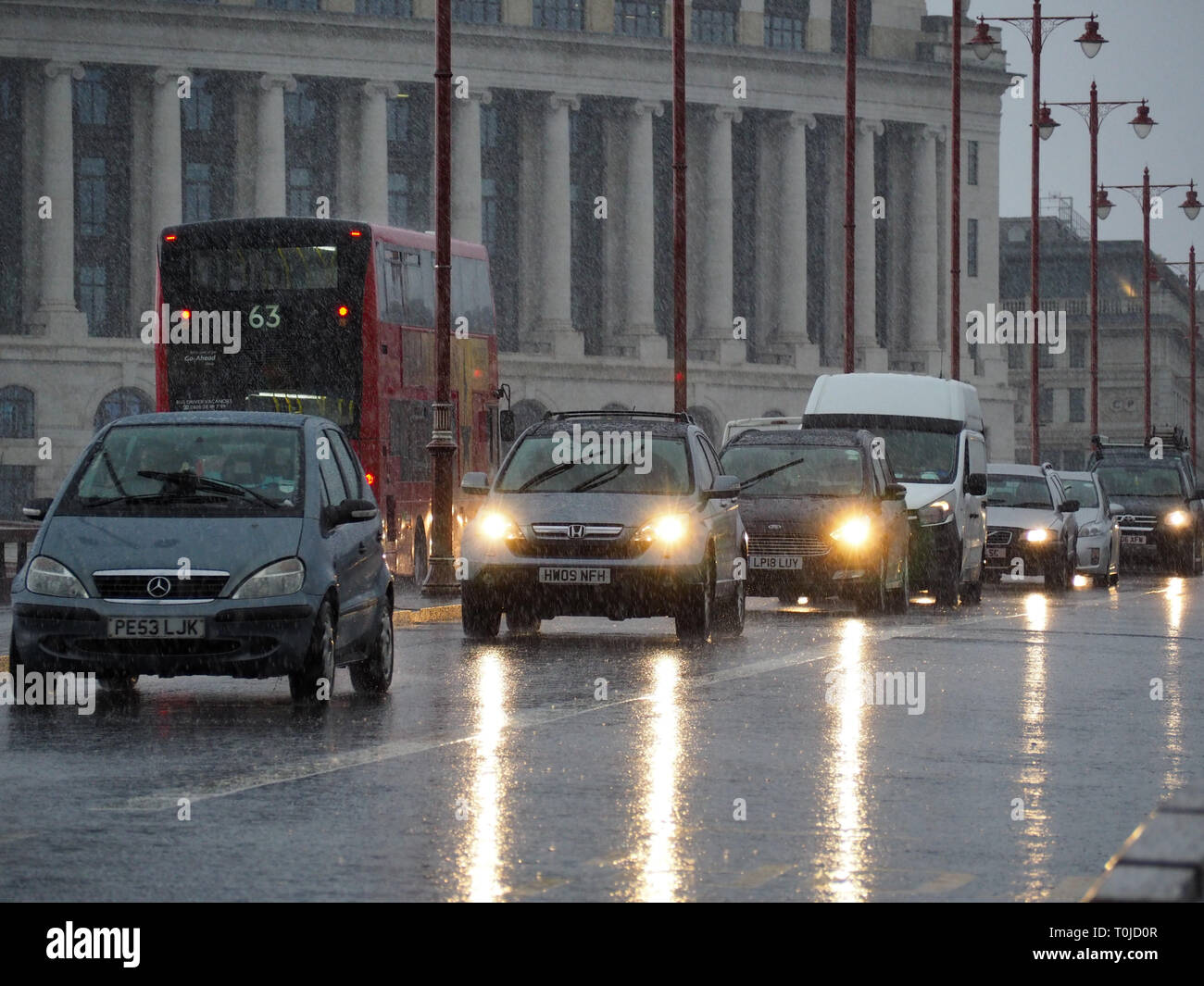 Rain driving uk hi-res stock photography and images - Alamy