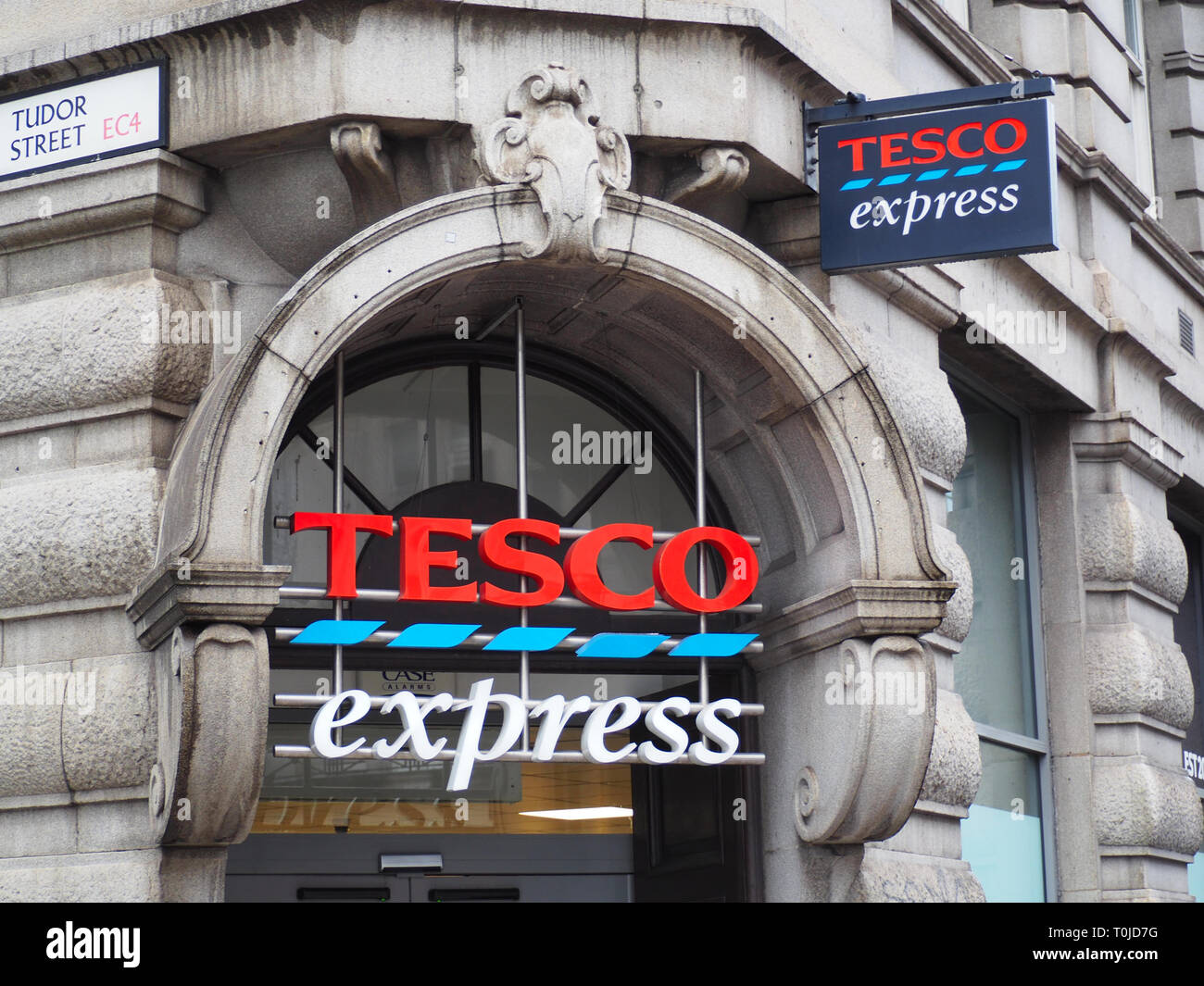 Tesco Express supermarket, London, England, UK Stock Photo - Alamy