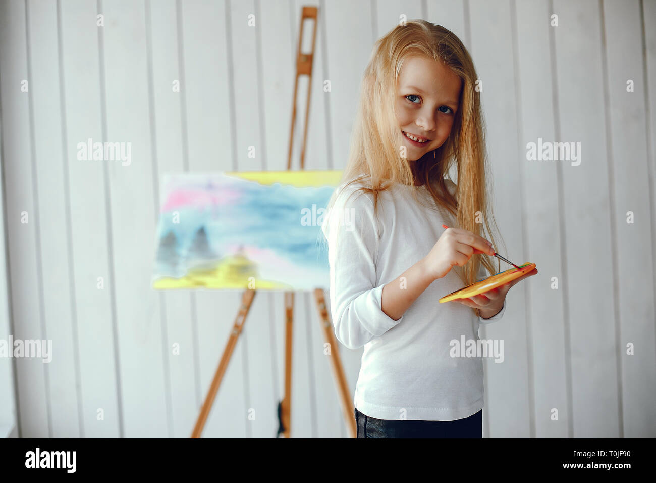 Beautiful little girl painting. Child in a studio Stock Photo - Alamy