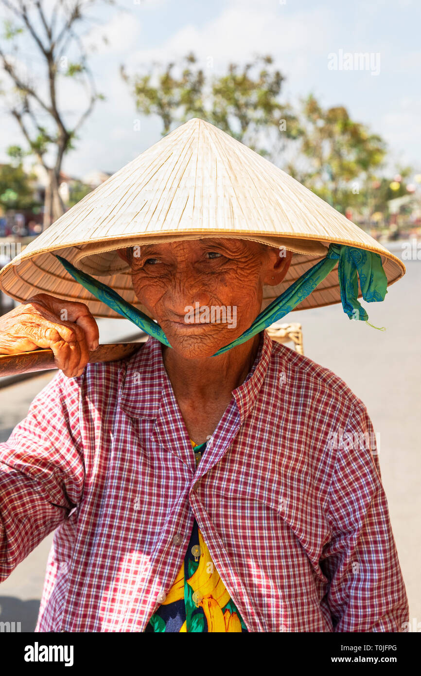 Old vietnamese woman hi-res stock photography and images - Alamy