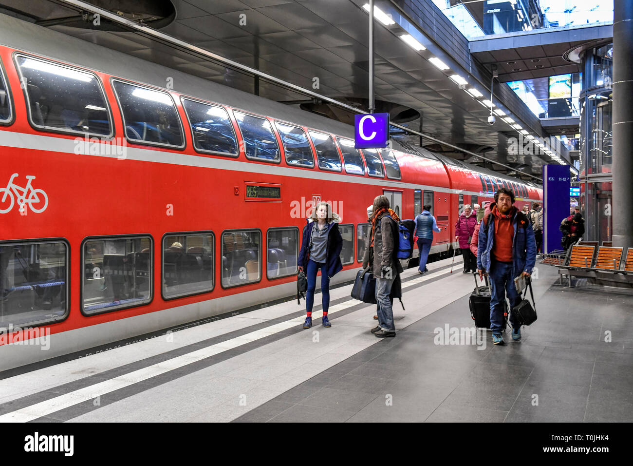 Regional express train, central station, Moabit, middle, Berlin ...