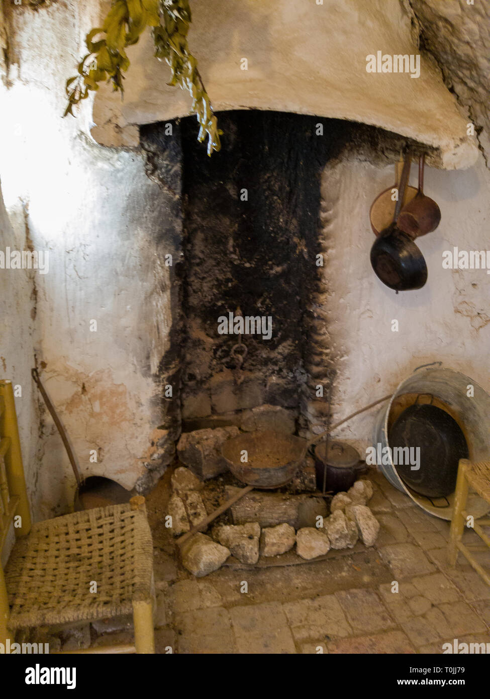 Old fashioned kitchen spain hi-res stock photography and images - Alamy