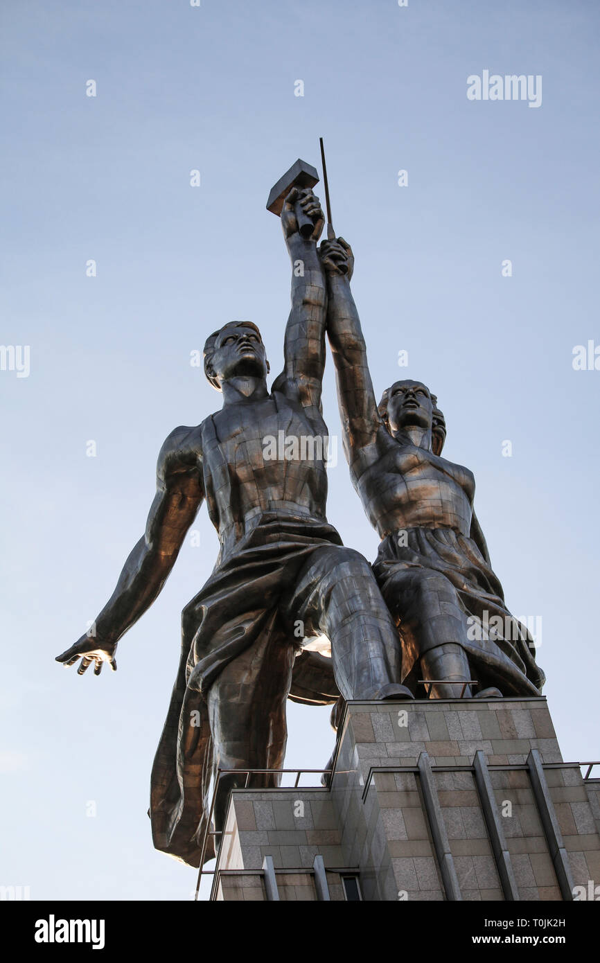 Worker and kolkhoz woman, moscow hi-res stock photography and images ...