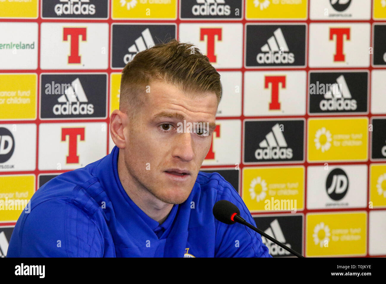 Steven davis captain hi-res stock photography and images - Alamy