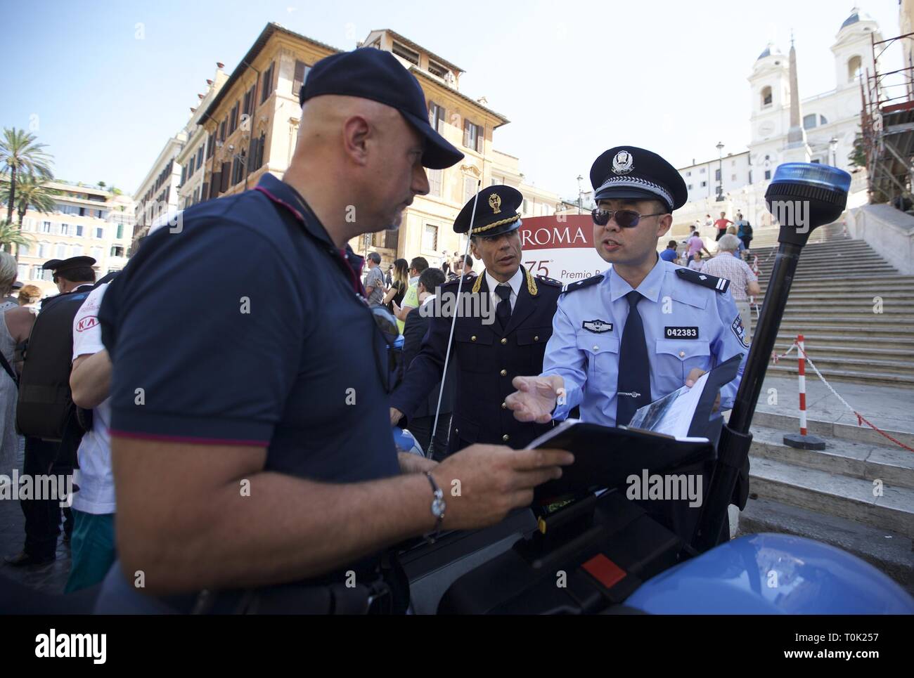 Italian police officer hi-res stock photography and images - Alamy