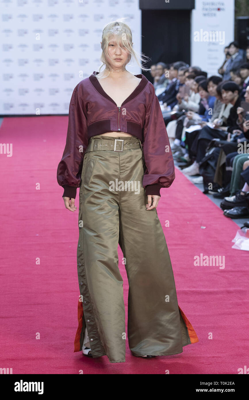 Tokyo, Japan. 21st Mar, 2019. A model wearing fashion brand ''SHIROMA ...