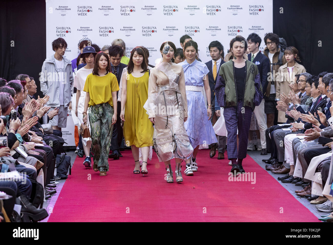 Tokyo, Japan. 21st Mar, 2019. Chinese visual artist Hikaru Cho (C) and ...