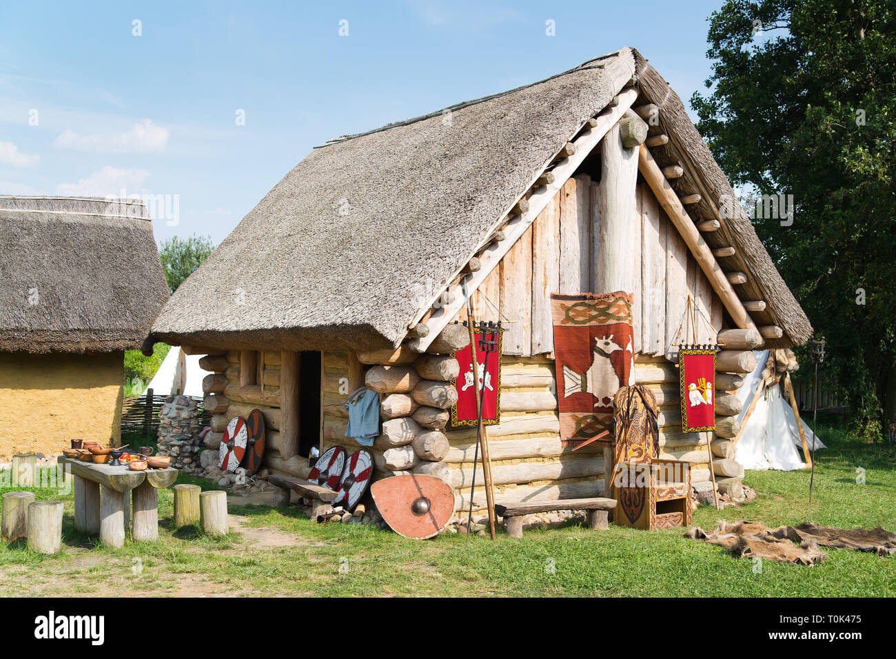 Slavic house hi-res stock photography and images - Alamy