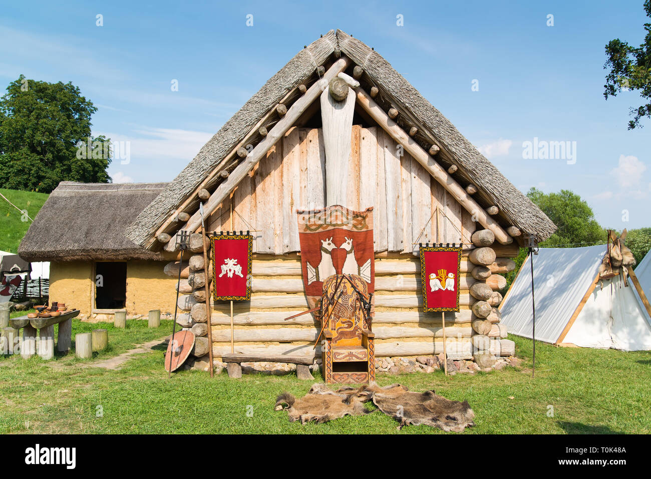 Slavic house hi-res stock photography and images - Alamy
