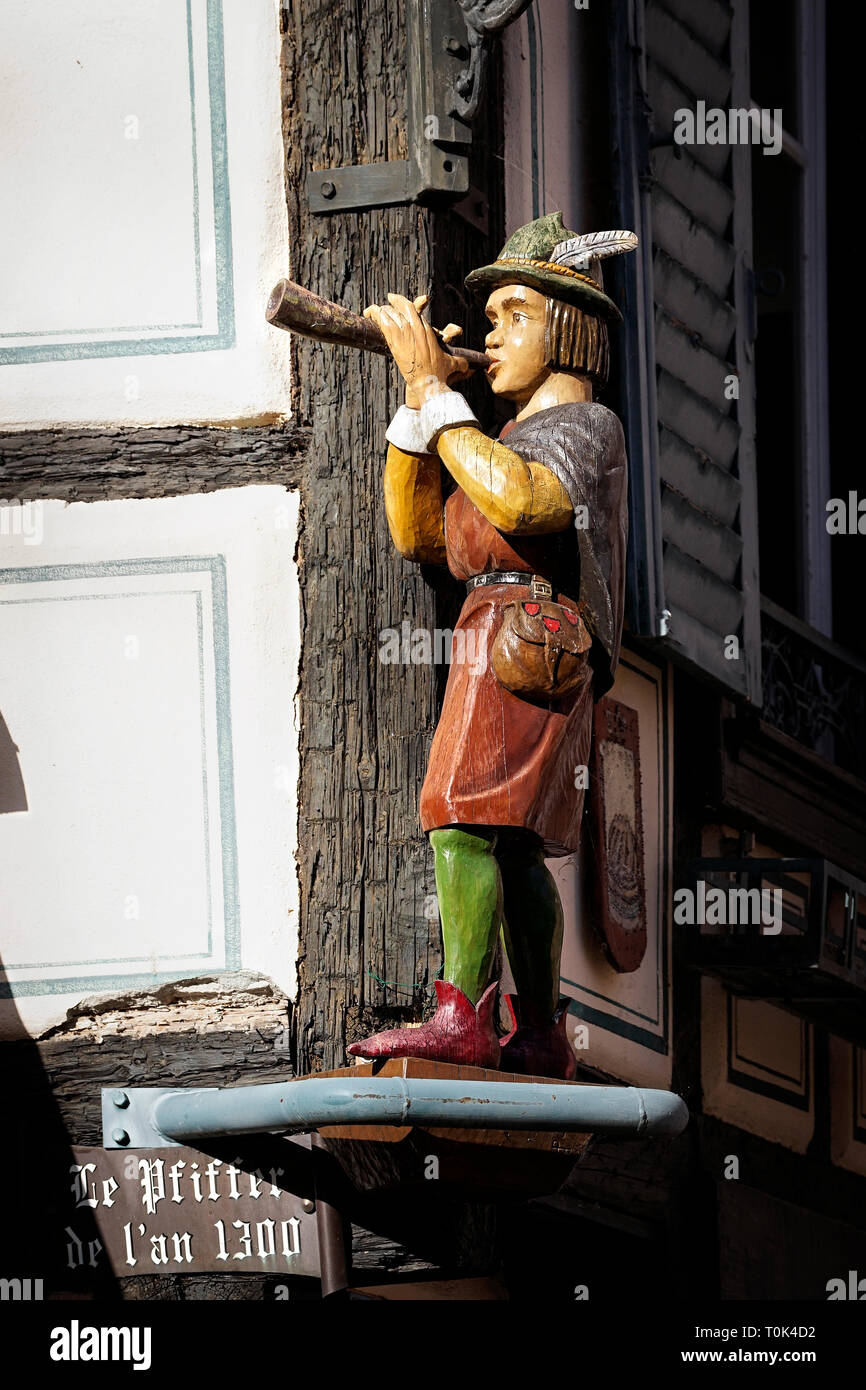 Fiddler statue hi-res stock photography and images - Alamy