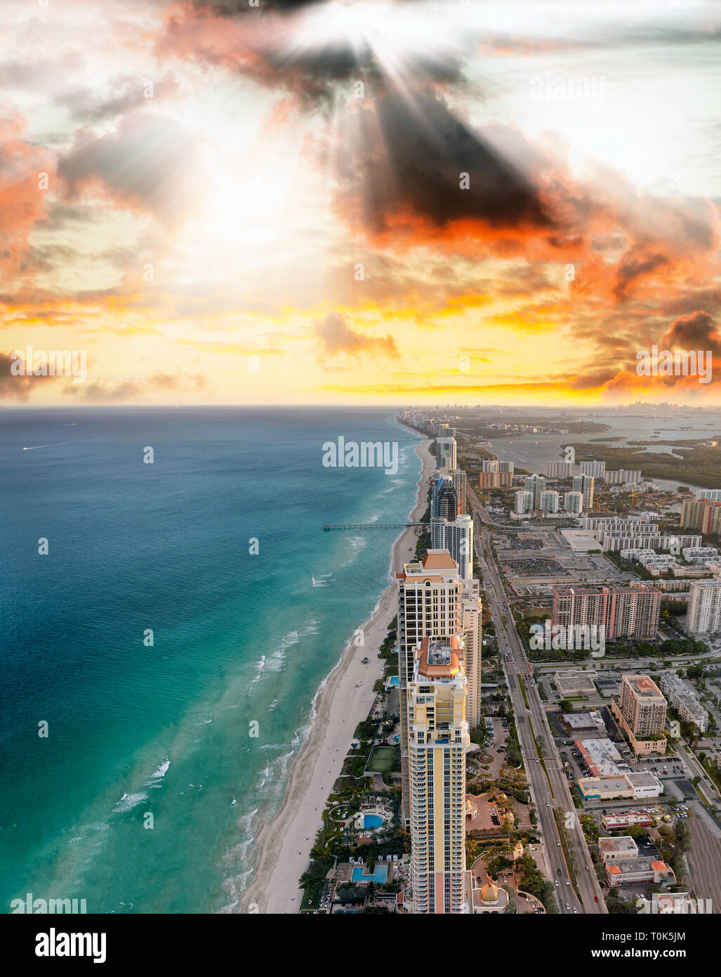Establishing aerial miami hi-res stock photography and images - Alamy