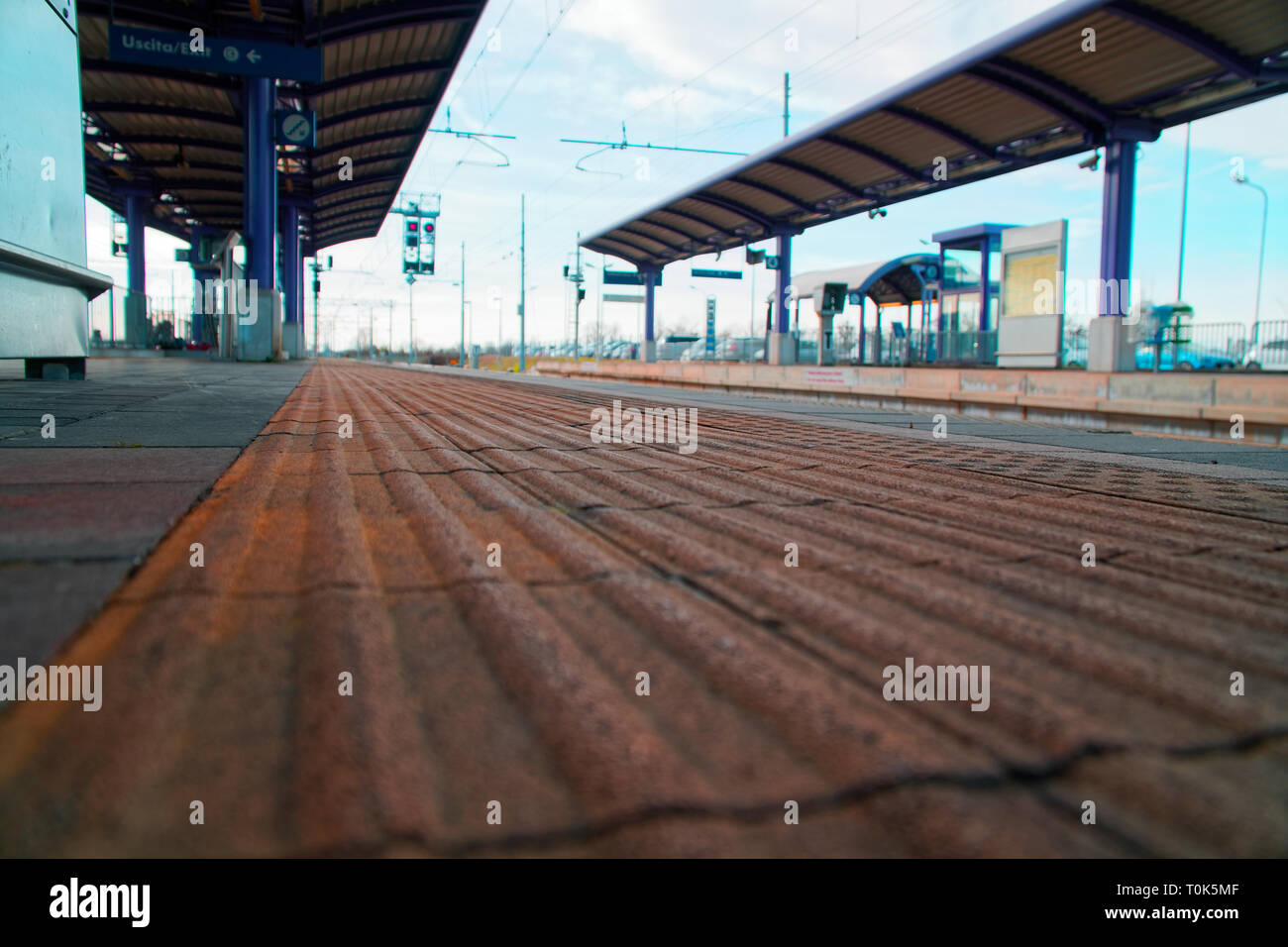 Empty train station, and deserted platform Stock Photo - Alamy