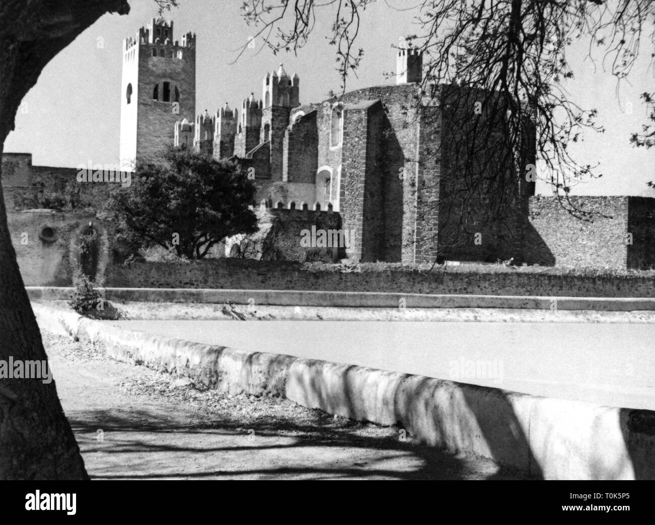 Mexico 1960s church hi-res stock photography and images - Alamy