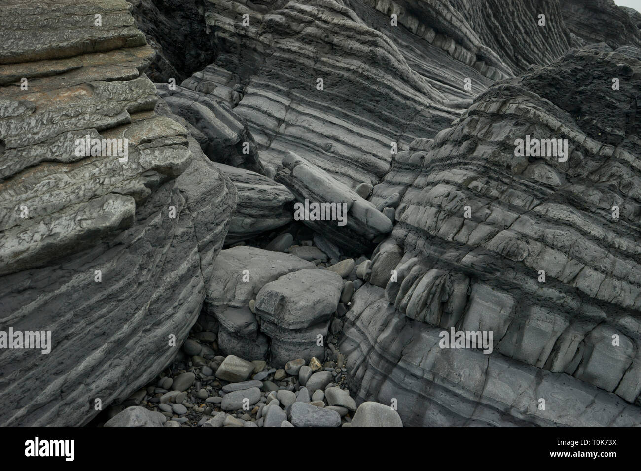 Beach with stacked limestone strata in Ceredigion, mid Wales,UK Stock ...