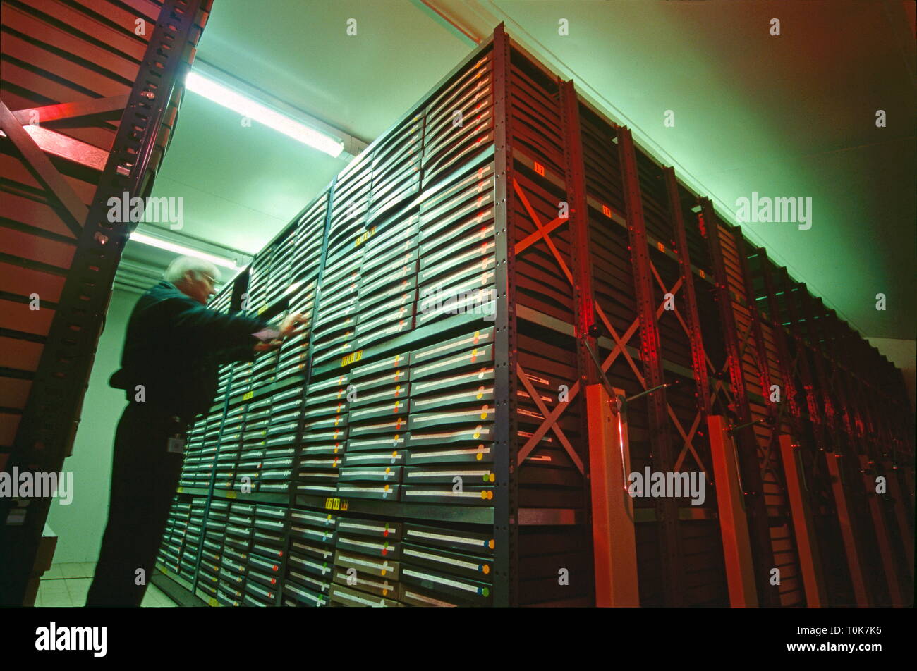 Archiving storage room hi-res stock photography and images - Alamy