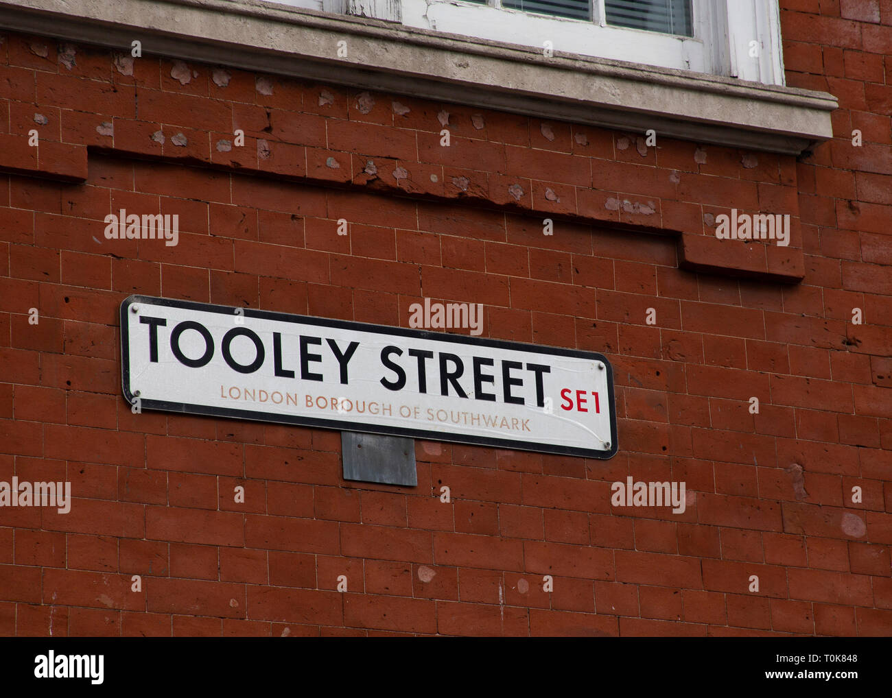 Tooley street road sign hi-res stock photography and images - Alamy