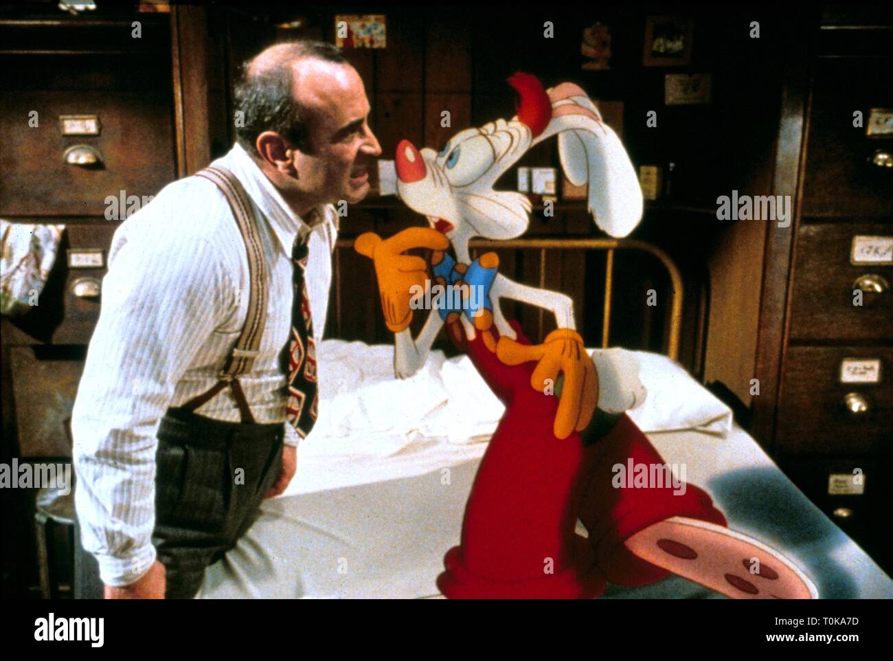 BOB HOSKINS, ROGER RABBIT, WHO FRAMED ROGER RABBIT, 1988 Stock Photo ...