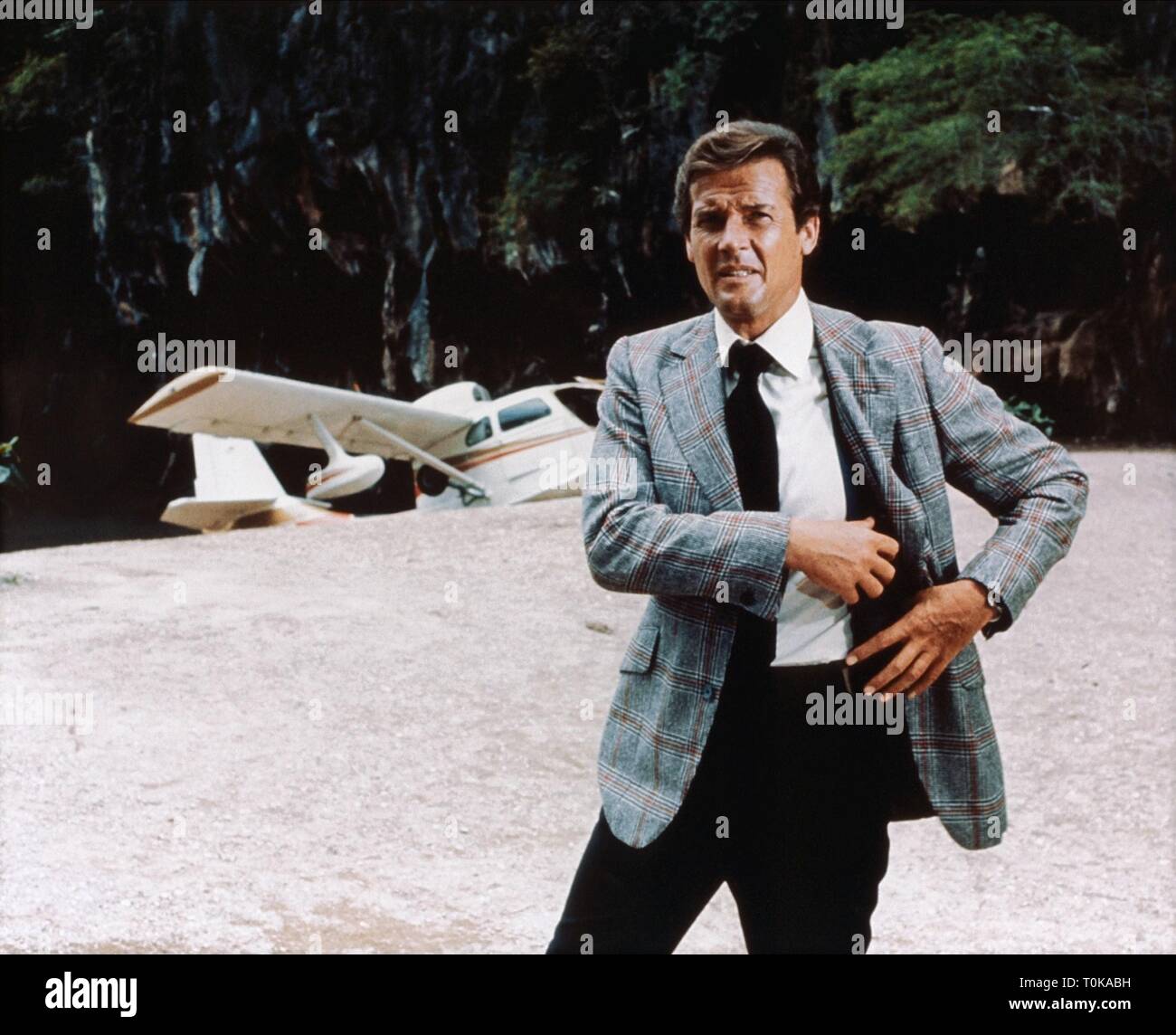 James Bond Der Mann Mit Dem Goldenen Colt High Resolution Stock ...