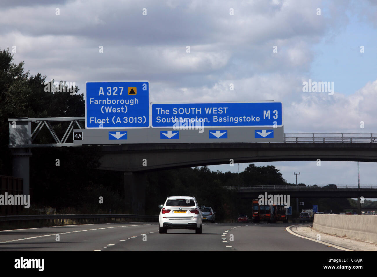 M3 motorway sign hi-res stock photography and images - Alamy