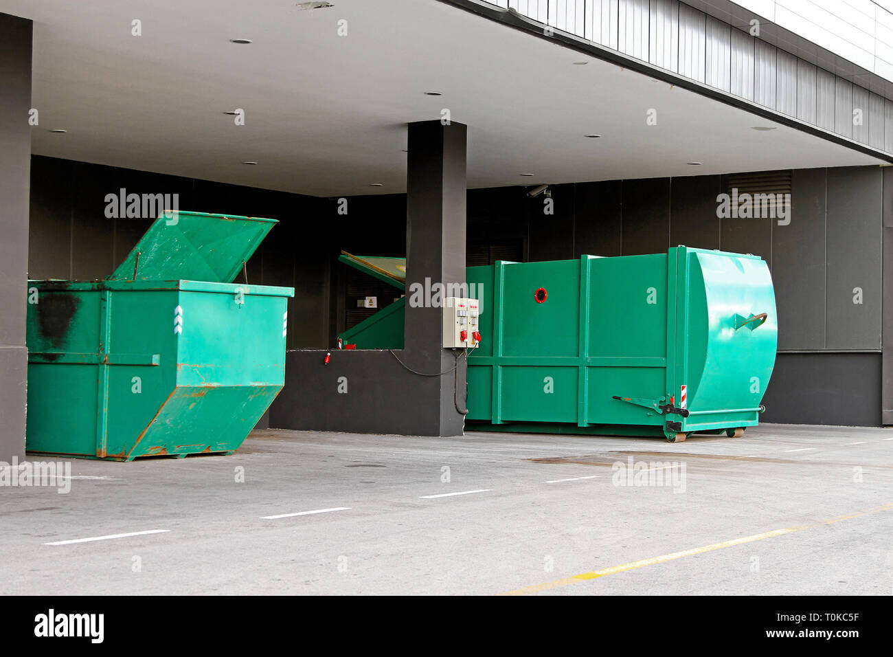 Press container hi-res stock photography and images - Alamy