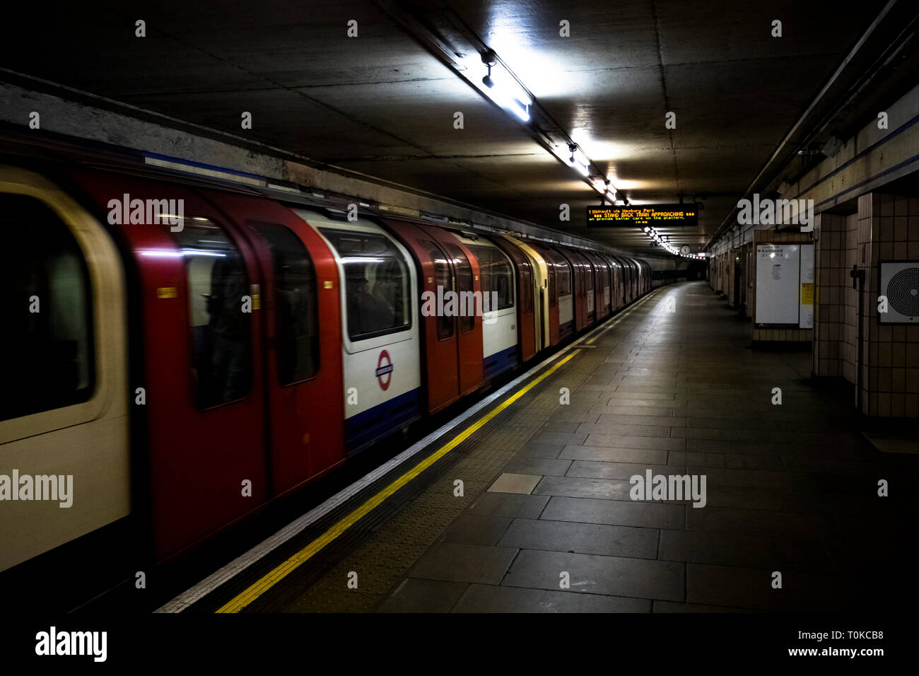 London underground track tunnel hi-res stock photography and images - Alamy