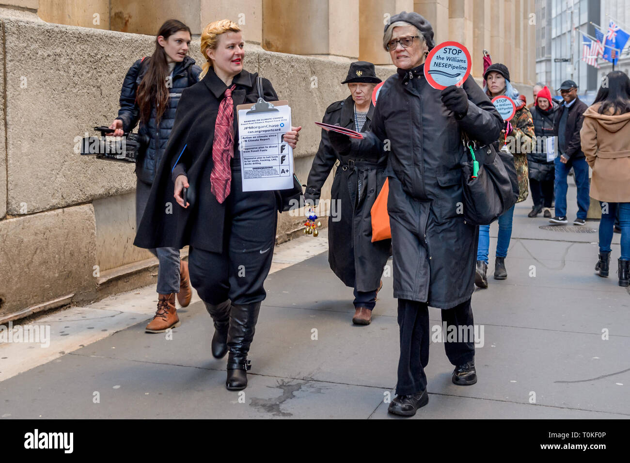 Project change report hi-res stock photography and images - Alamy