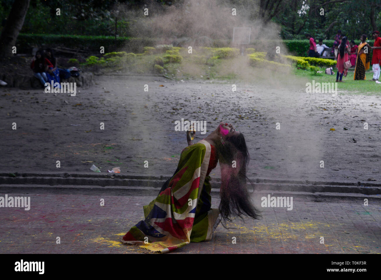 Kolkata, India. 20th Mar, 2019. Indian women play with gulal or abeer ...