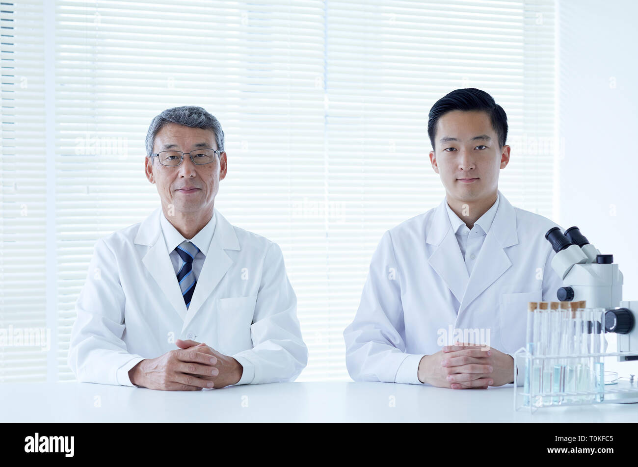 Japanese researchers in lab hi-res stock photography and images - Alamy