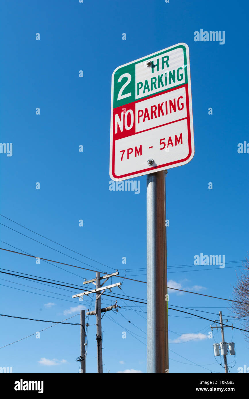 Two hour parking sign hi-res stock photography and images - Alamy