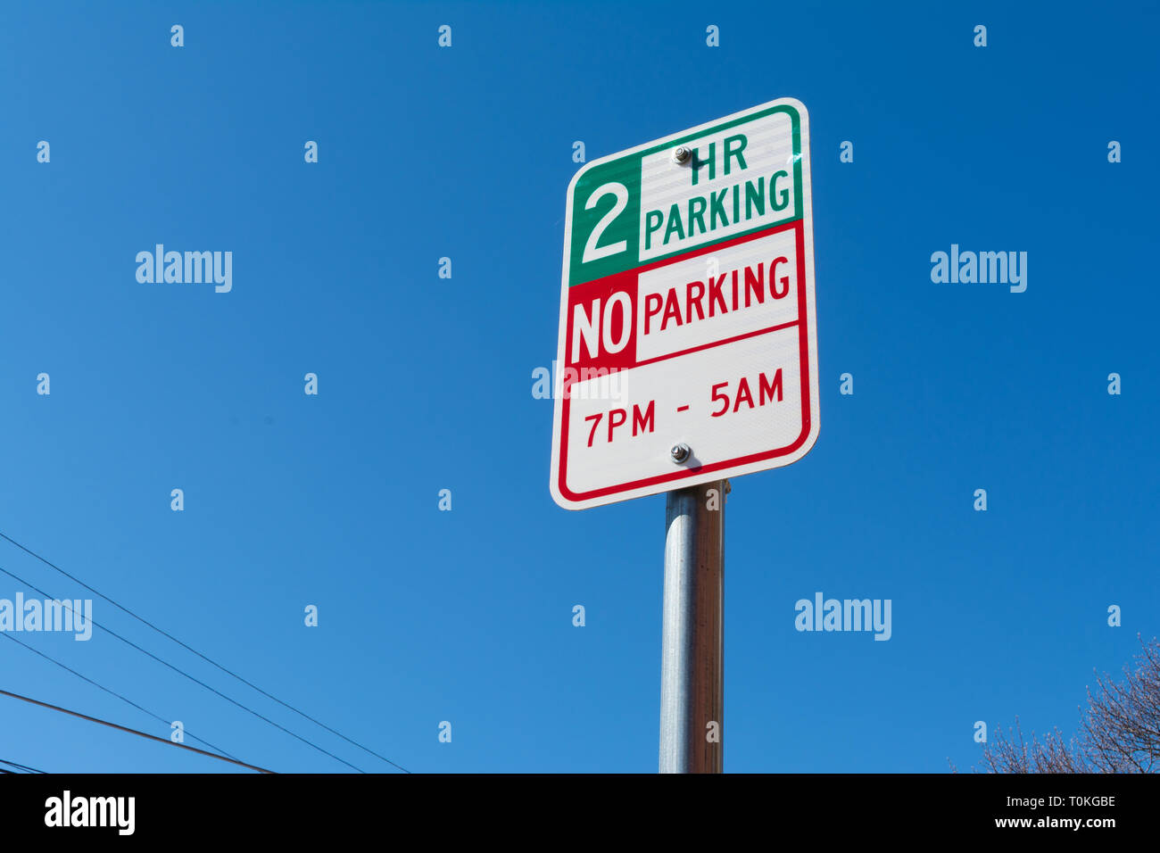 Two hour parking sign hi-res stock photography and images - Alamy