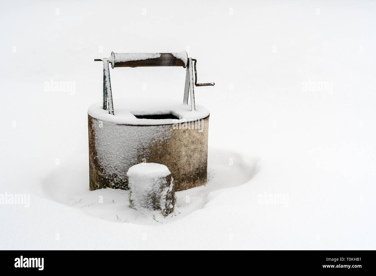 Old farmhouse water well hi-res stock photography and images - Alamy