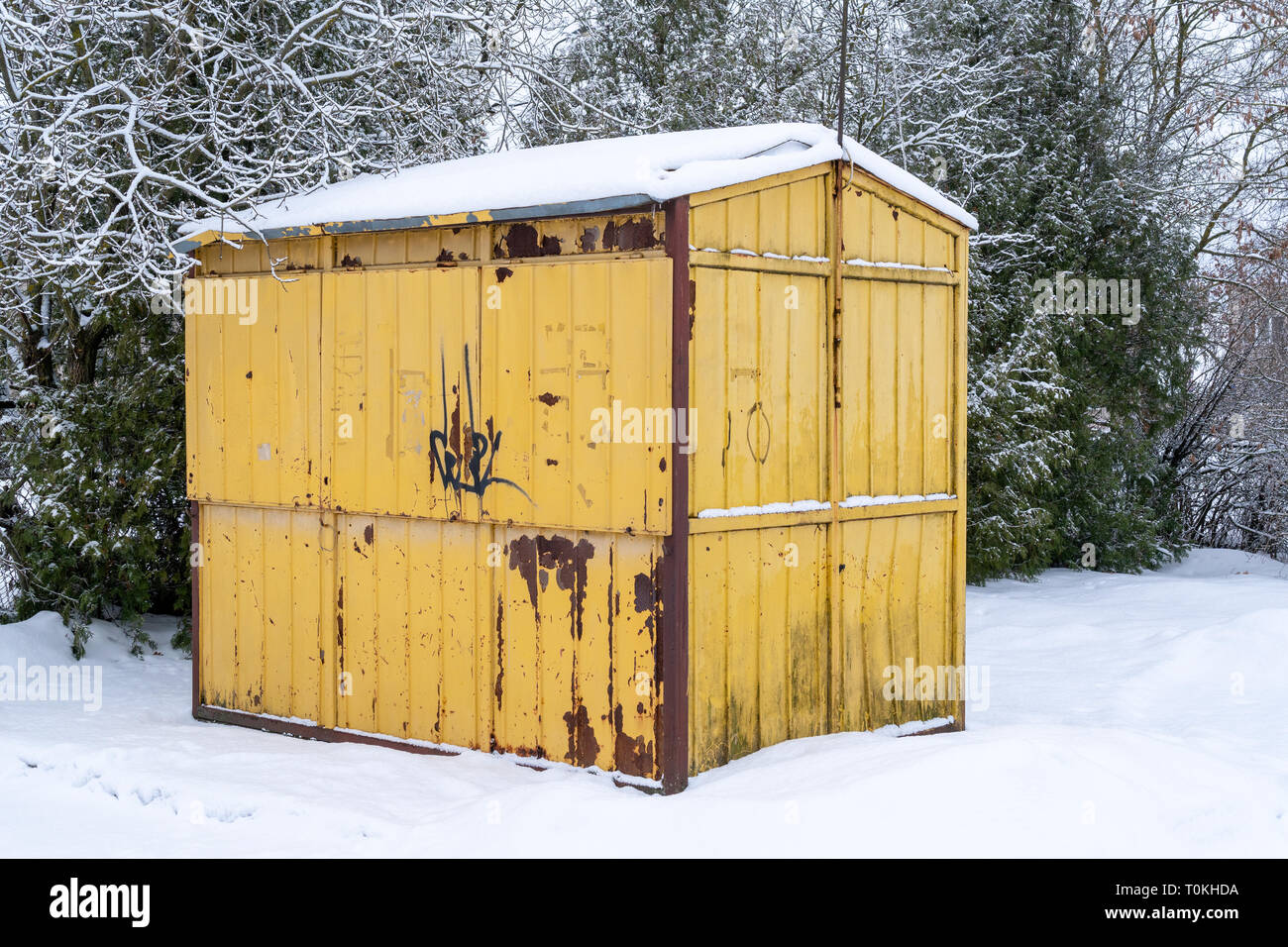 Metal kiosk hi-res stock photography and images - Alamy