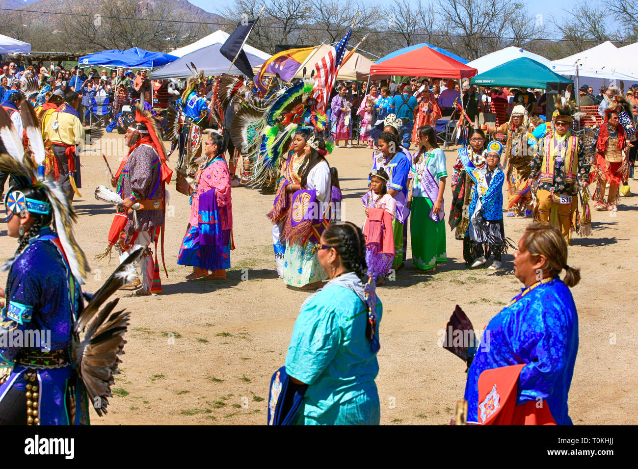 Native regalia traditional dress clothing hi-res stock photography and ...