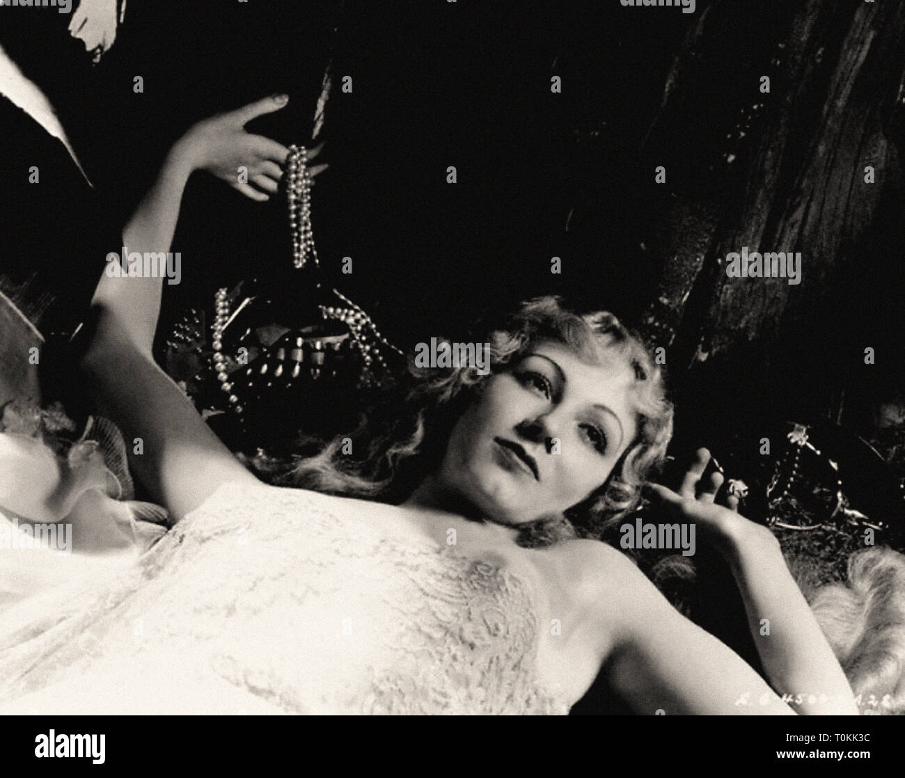 Promotional portrait of Claire Dodd - 1930 Stock Photo - Alamy