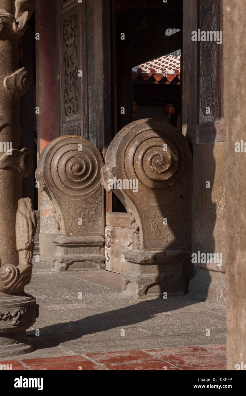 Lukang lungshan temple hi-res stock photography and images - Alamy