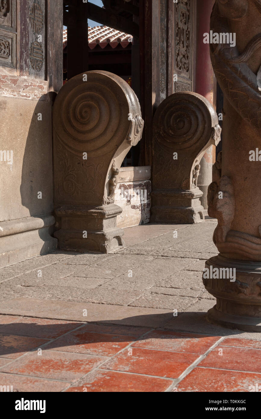 Lungshan temple hi-res stock photography and images - Alamy