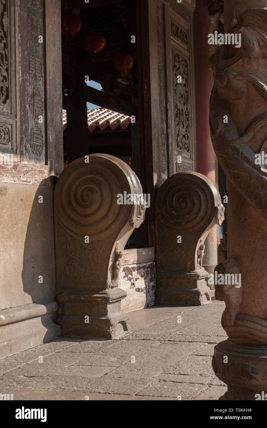 Drum shaped bearing stone hi-res stock photography and images - Alamy