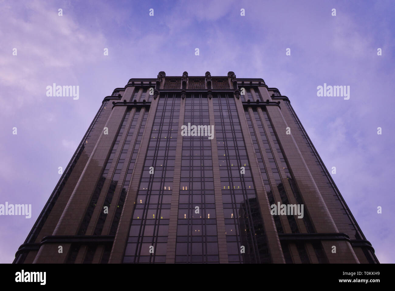 Parkview square building hi-res stock photography and images - Alamy