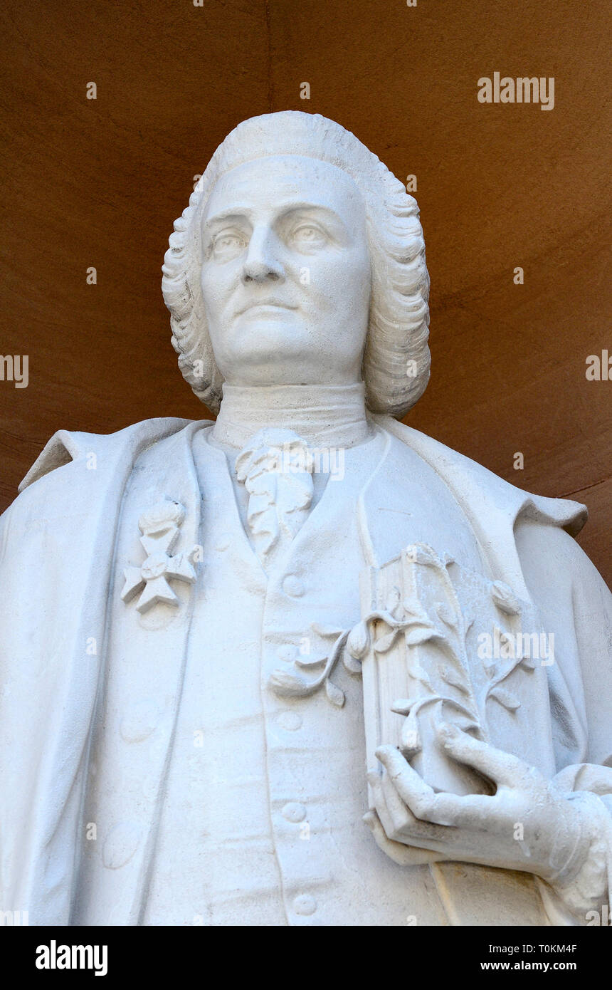 London, England, UK. Statue on facade of No 6 Burlington Gardens (Royal ...