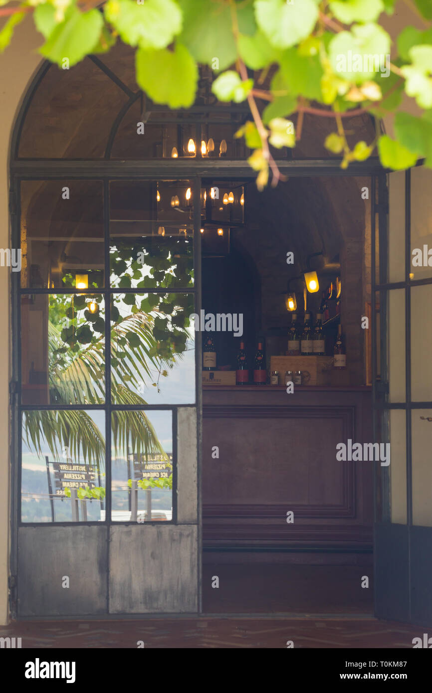 Reflections in glass windows hi-res stock photography and images - Alamy