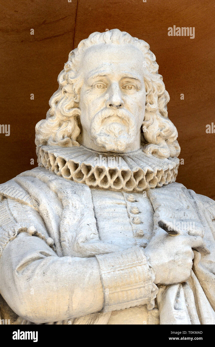 Francis bacon statue hi-res stock photography and images - Alamy