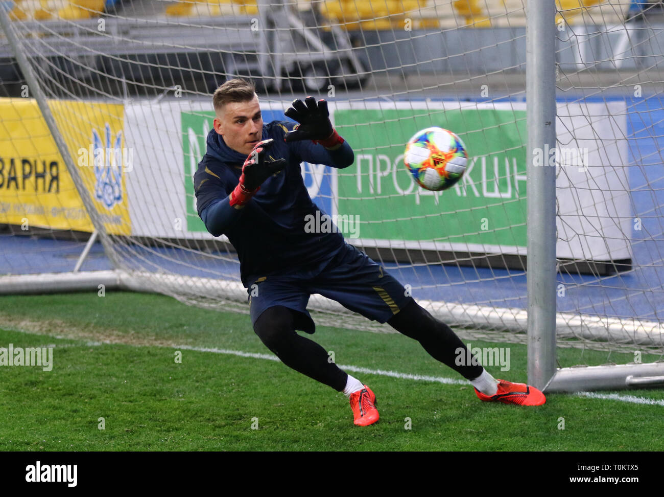 Goalkeeper stretching hi-res stock photography and images - Alamy